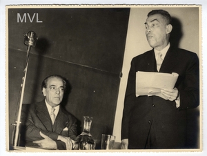 Villa-Lobos com o musicólogo Luiz Heitor Corrêa de Azevedo, por ocasião ...